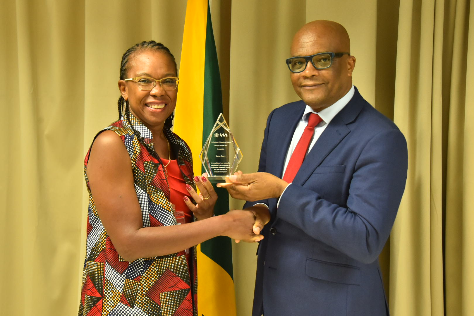 State Minister presents Diaspora Award for Excellence to Karen Henry ...