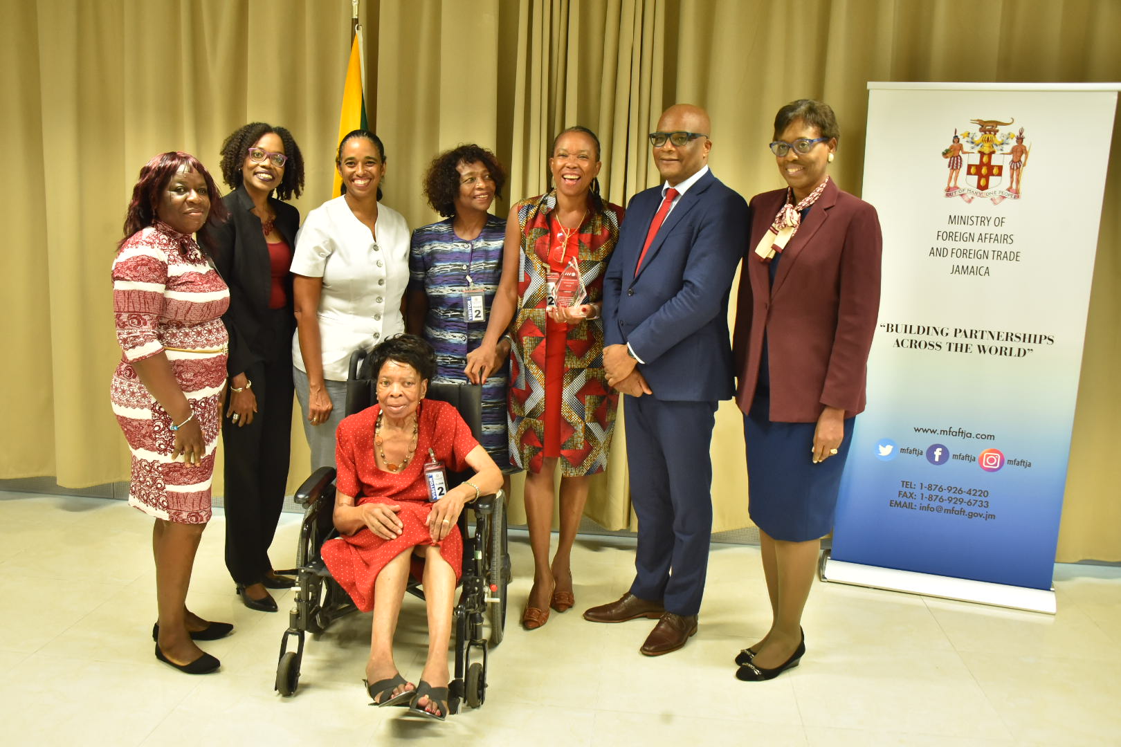 State Minister presents Diaspora Award for Excellence to Karen Henry ...