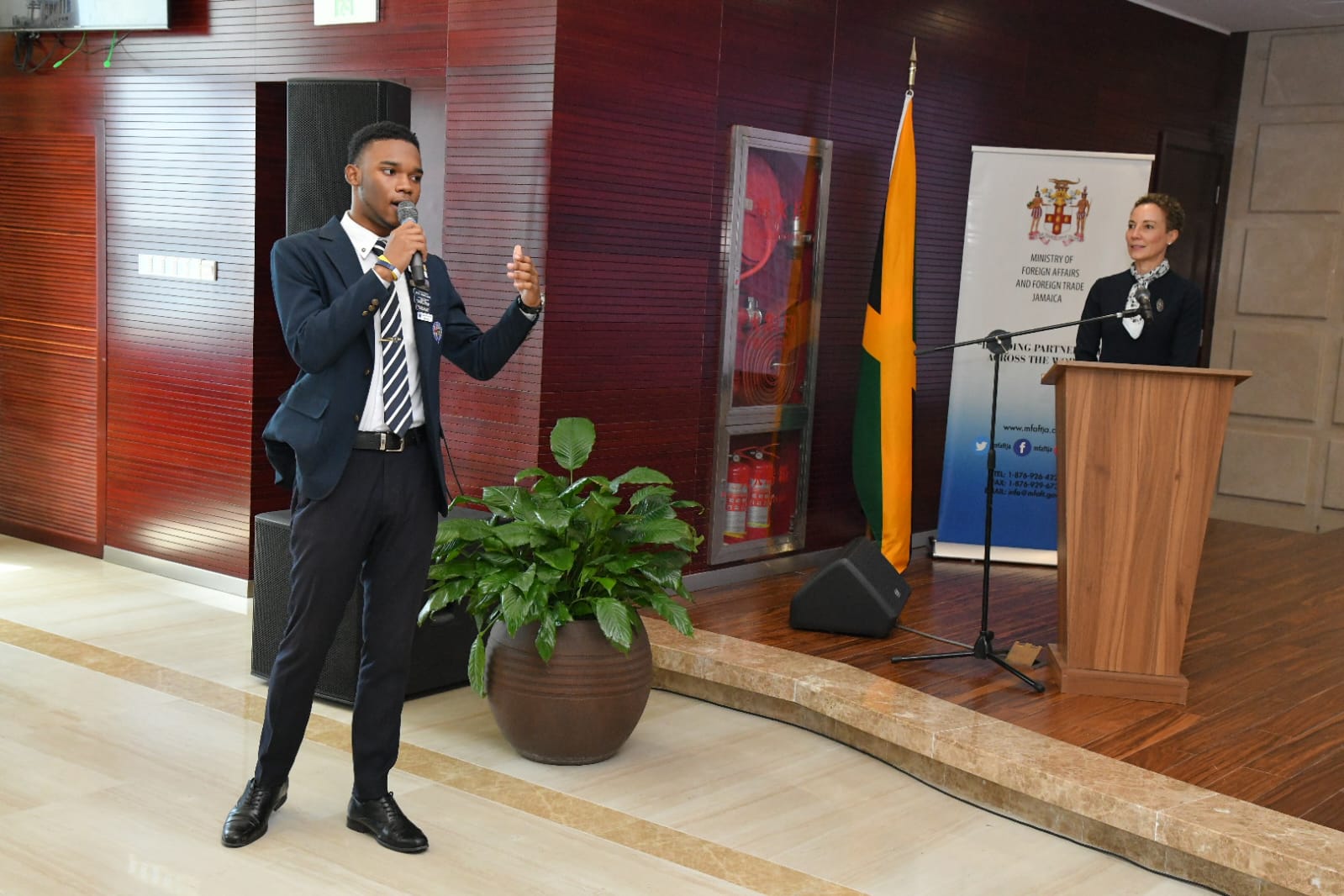 Students of the Model United Nations Programme pay courtesy call on ...